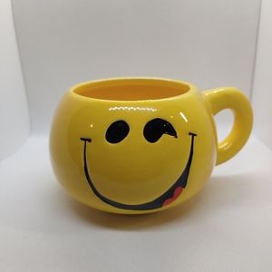 Kitchen | Nib Retro 9s Yellow Smiley Face Mug | Poshmark